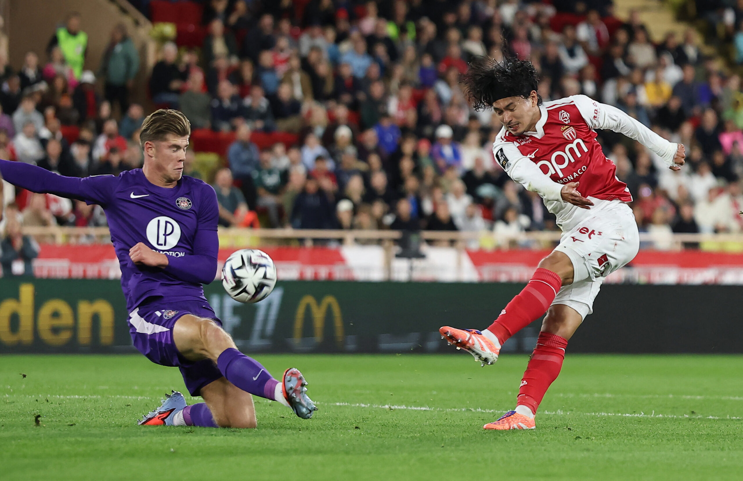 West Ham Transfer News: Hammers Keeping “Close Eye” on Cresswell